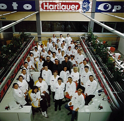 Hartlauer eröffnet in Steyr die modernste Brillenfertigung Europas-BILD ...