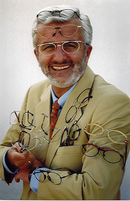 Hartlauer eröffnet in Steyr die modernste Brillenfertigung Europas-BILD ...