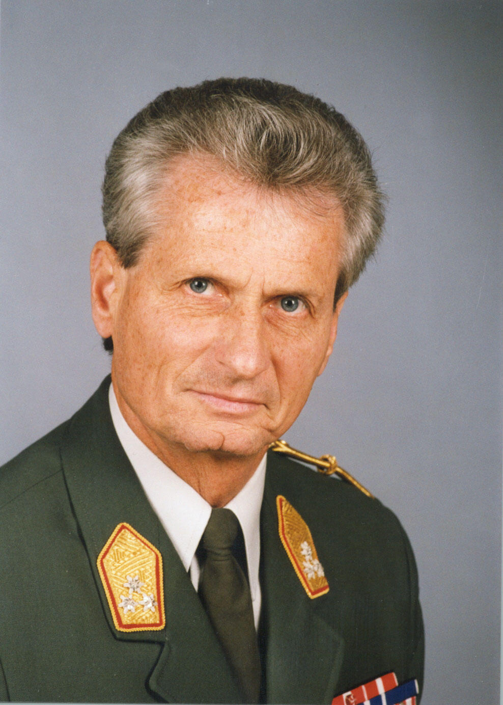 Generalleutnant Karl-Heinz Fitzal: "Unsere Offiziere sind für ...