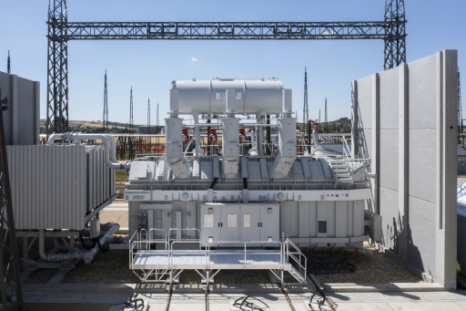 Bild: Vollständig montierter 380/110-kV-Transformator | Austrian Power ...