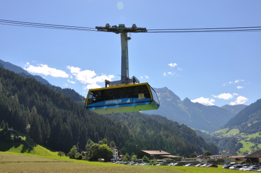Bild: Ahornbahn Mayrhofen - größte Gondel Österreichs | Bäaam GmbH, 09. ...