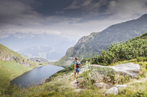 Over 100 miles, at night or completely relaxed: THE trail running event ...